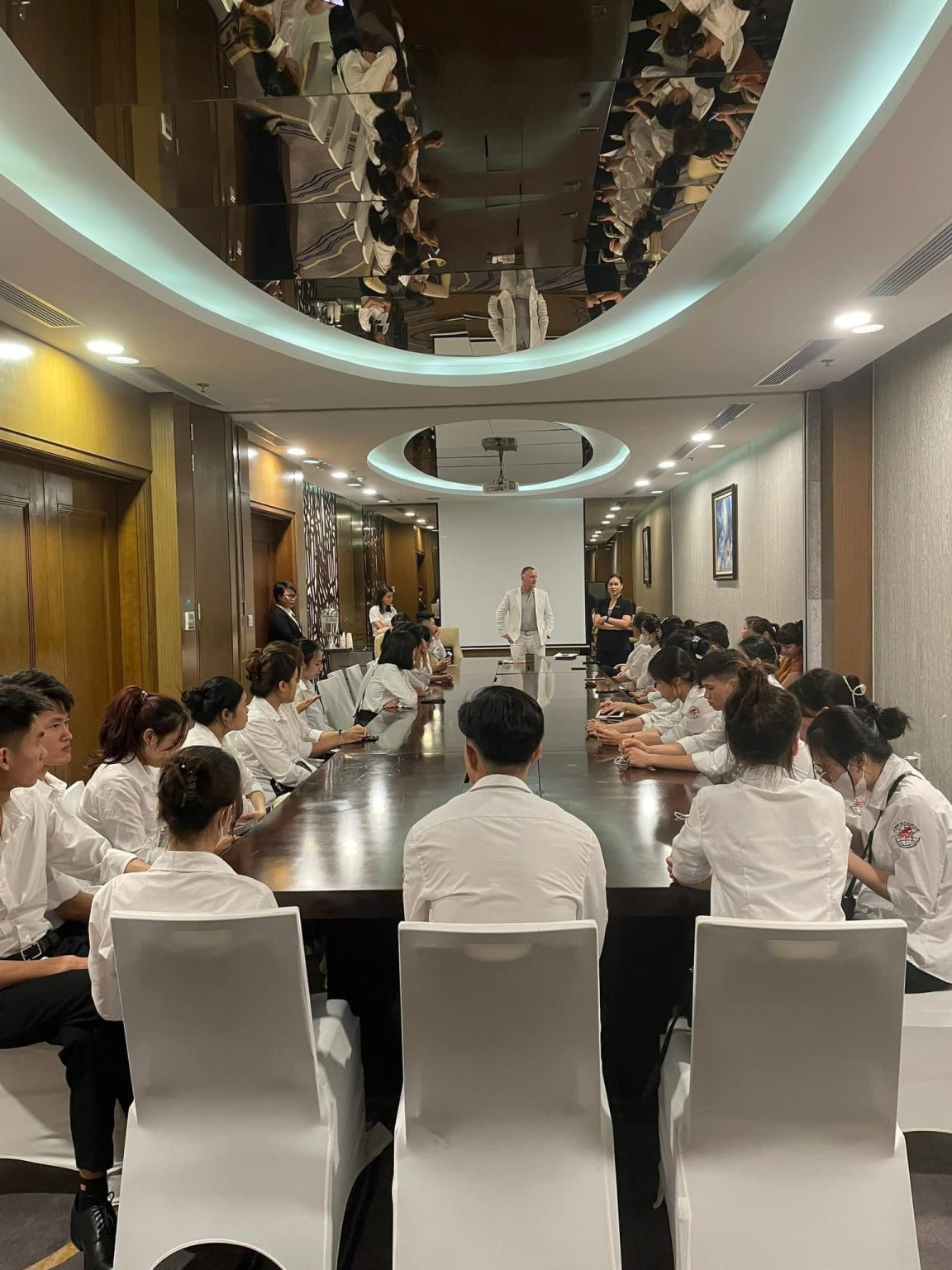 Môi trường học tập quan trọng như thế nào? Vì sao HCCT là ngôi trường ...